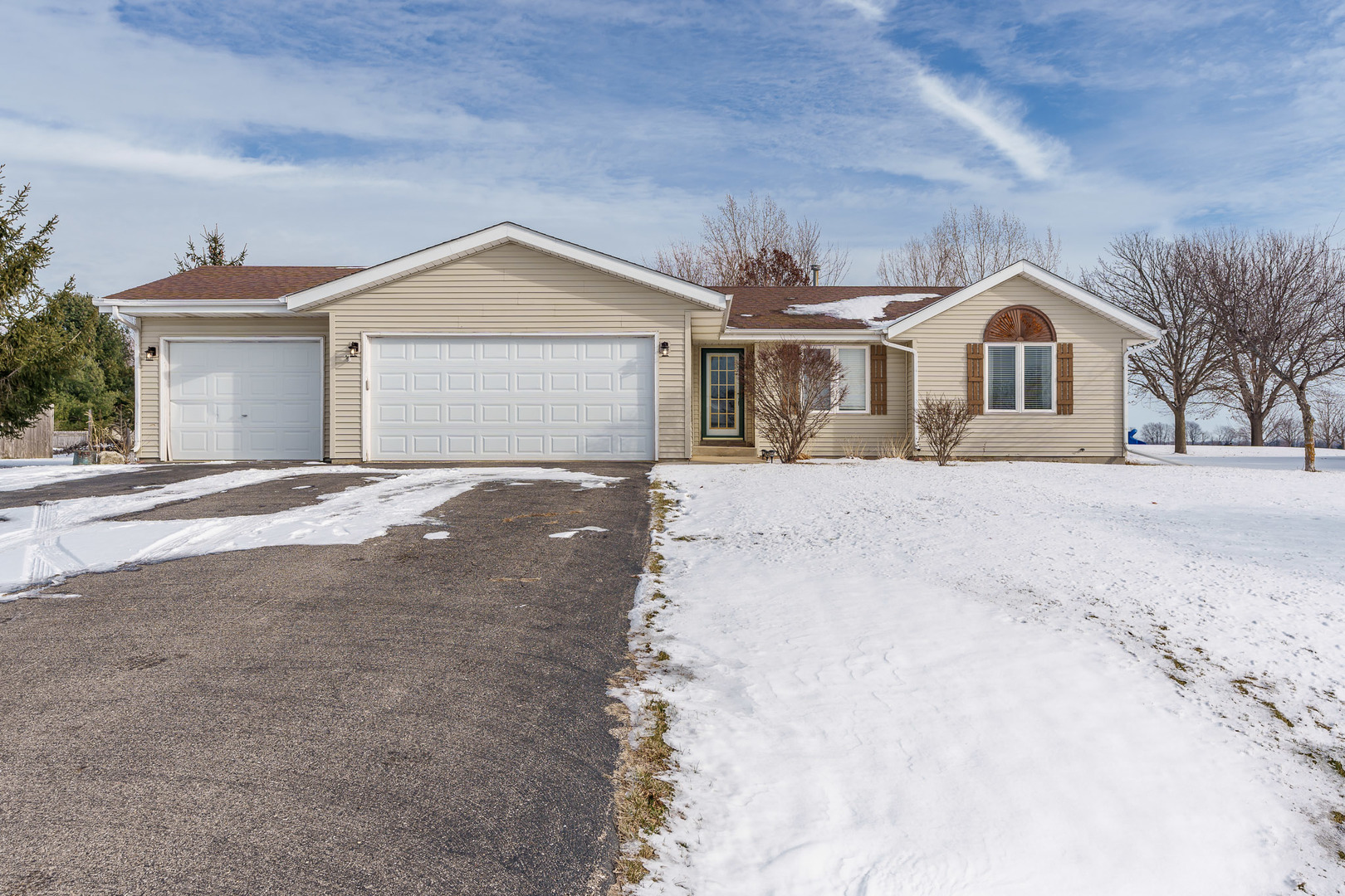 Roam | 109 Sunny Hill Dr, Davis Junction, IL, 61020