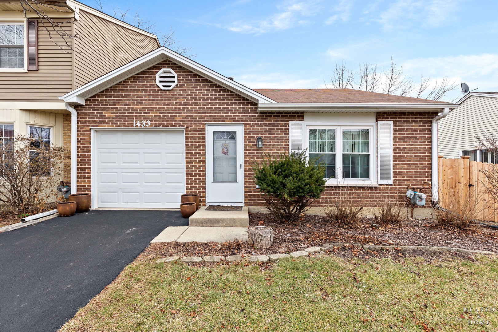 Roam | 1433 Oxford St, Carol Stream, IL, 60188