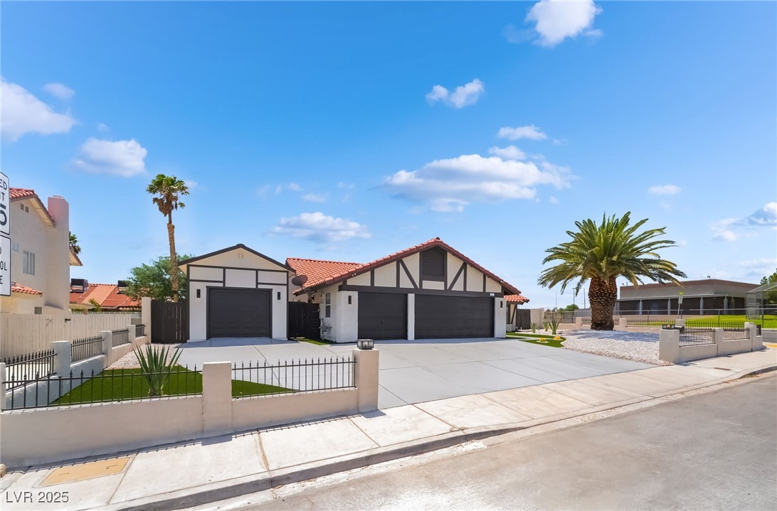 Roam | 7492 Puritan Ave, Las Vegas, NV, 89123