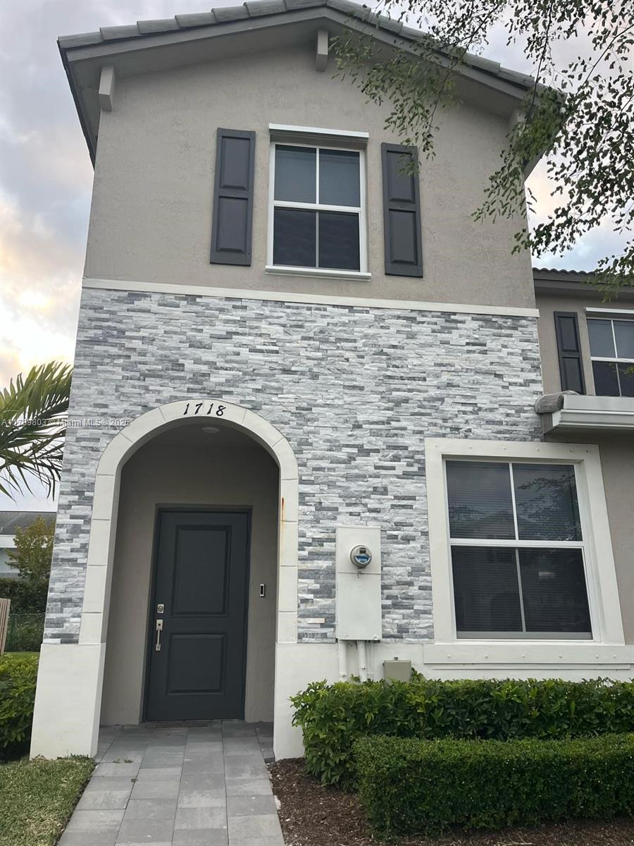 Roam | 1718 SE 26th Ter, Homestead, FL, 33035