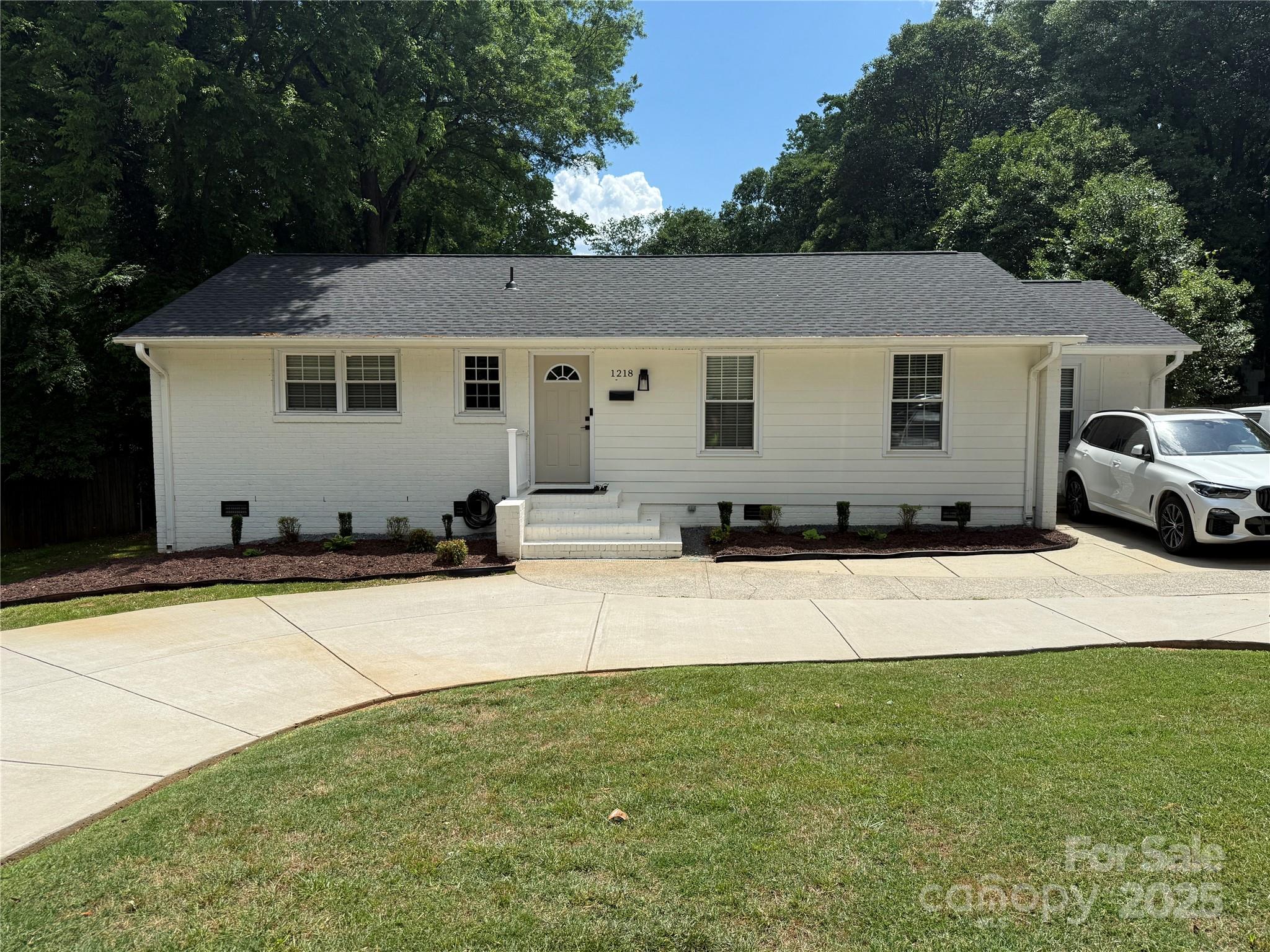 Roam | Buy 1218 E Woodlawn Rd, Charlotte, NC with a 4.25% mortgage ...