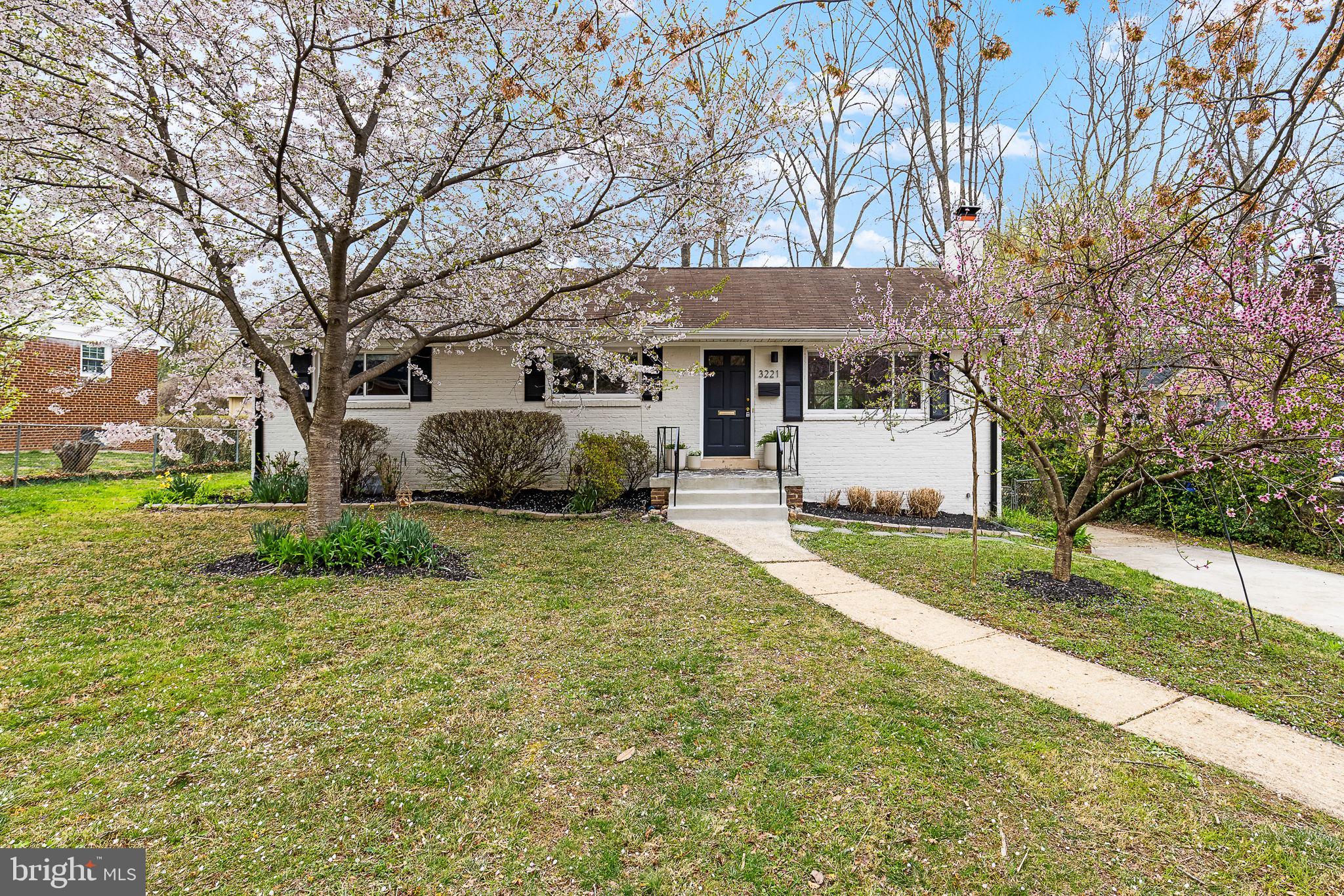 Roam | 3221 Sherry Ct, Falls Church, VA, 22042