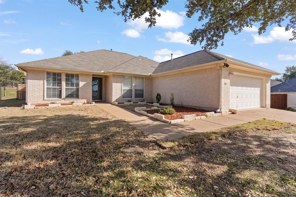 Roam | 7501 Ranch Ct, Benbrook, TX, 76126