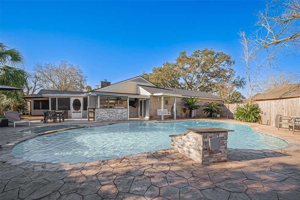 Roam | 11802 Spruce Hill Dr, Houston, TX, 77077