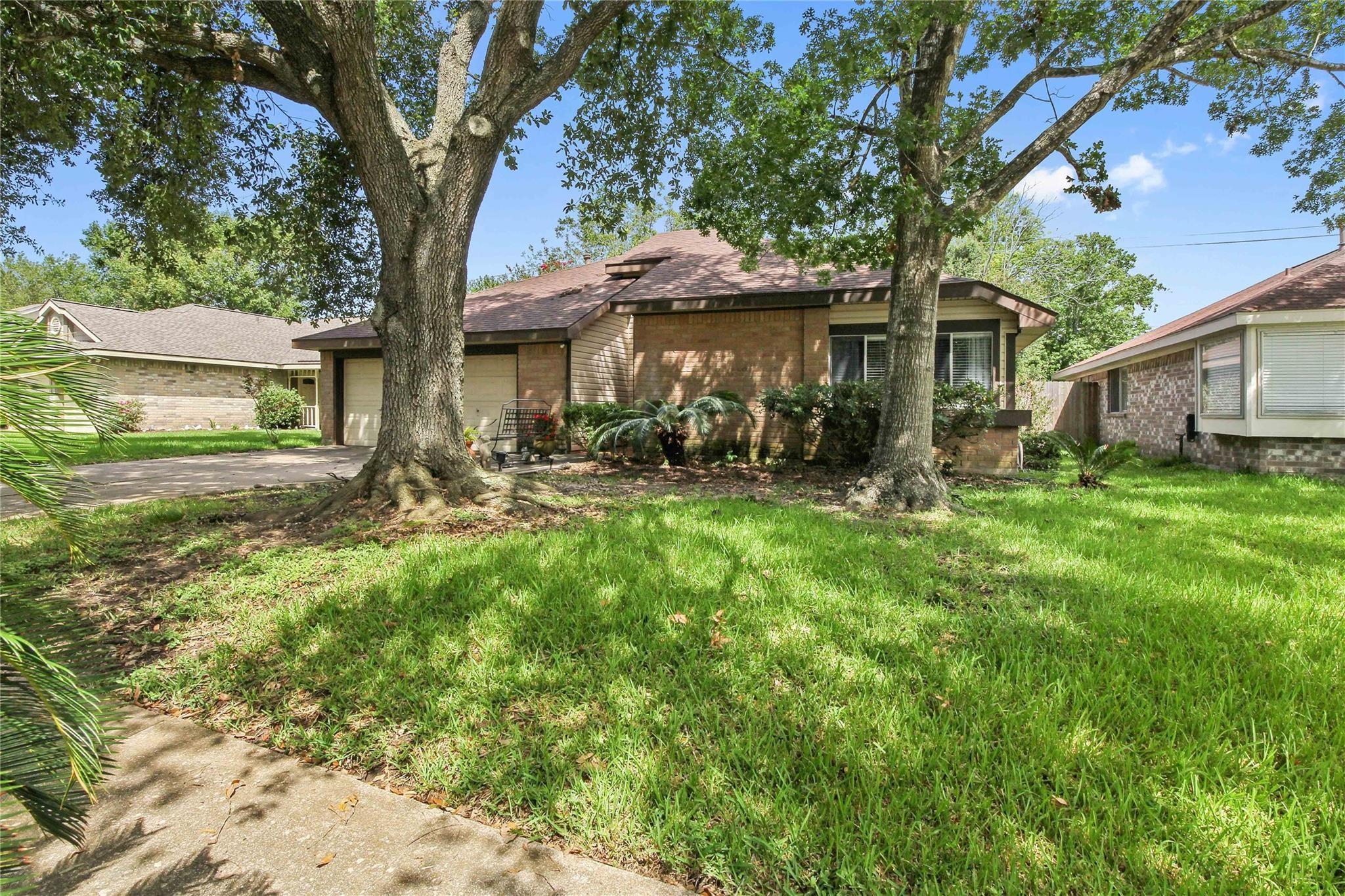 Roam | 343 Richvale Ln, Webster, TX, 77598