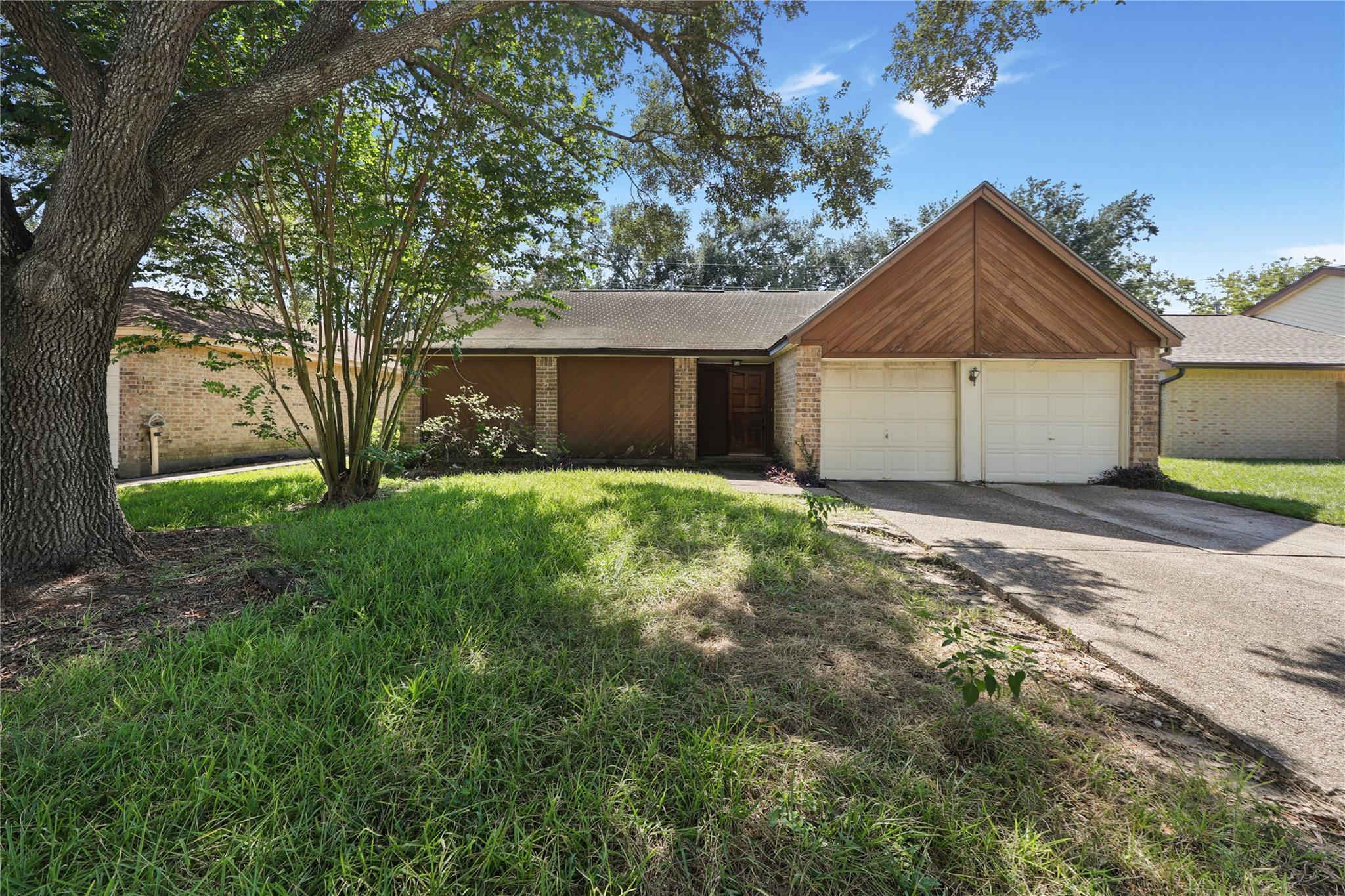 Roam | 24127 Spring Towne Dr, Spring, TX, 77373