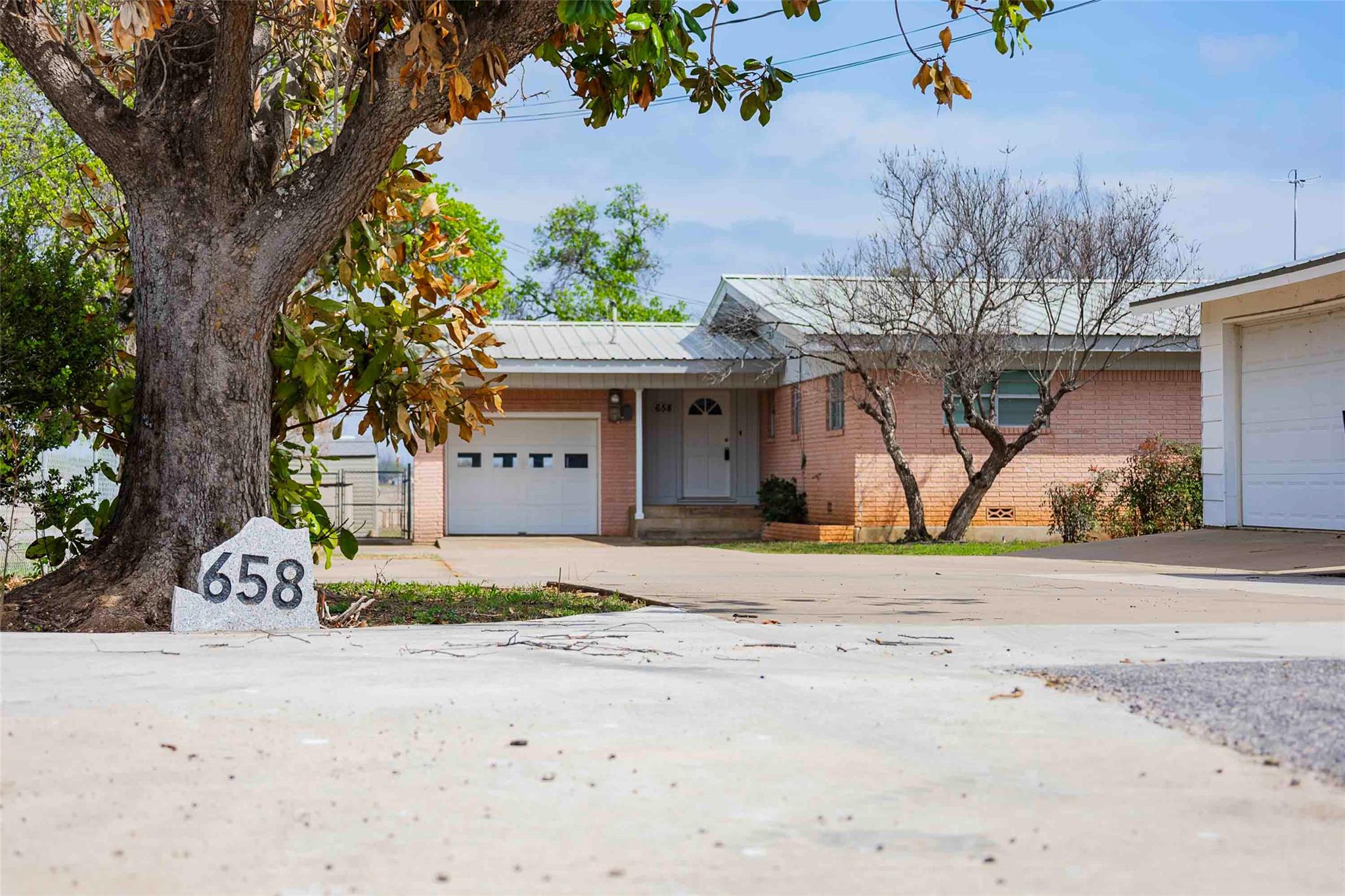 Roam | 658 Golden Beach Dr, Buchanan Dam, TX, 78609