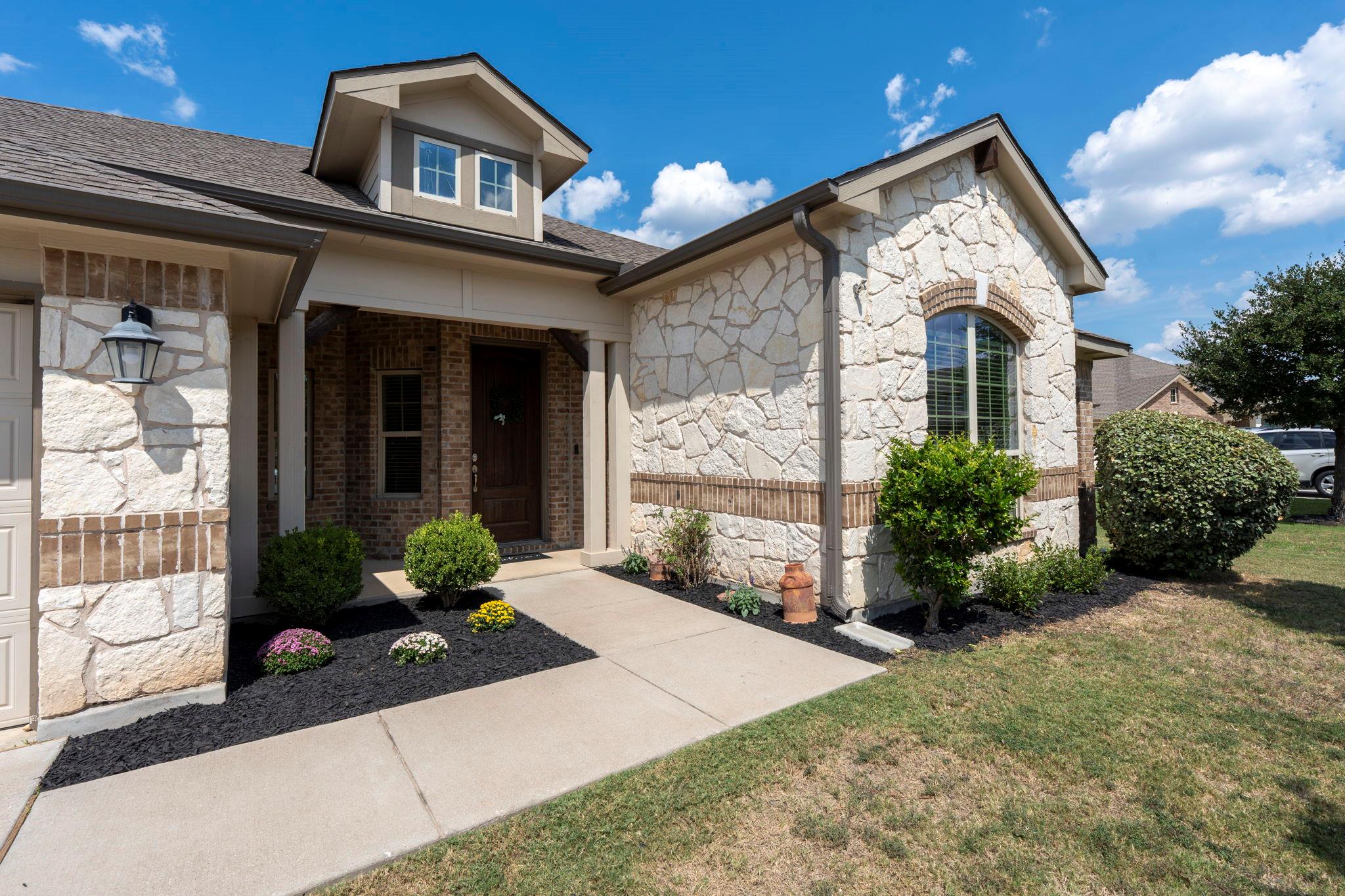 Roam | Buy 294 Summer Pointe Dr, Buda, TX, 78610 with a 4.19% mortgage ...