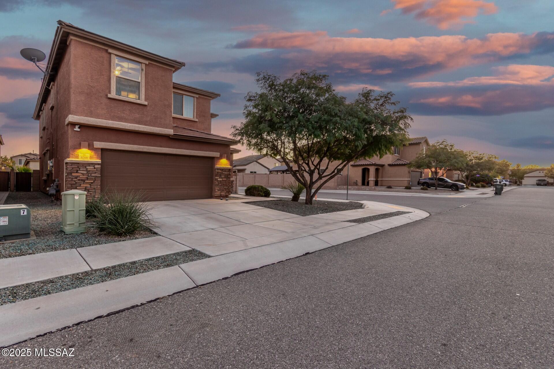 Roam | 6760 E Neptune Cove Rd, Tucson, AZ, 85756